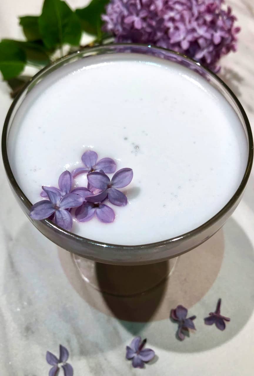 Lilac Gin Cocktail | edible flowers | diy syrup | egg white | EmilyFabulous