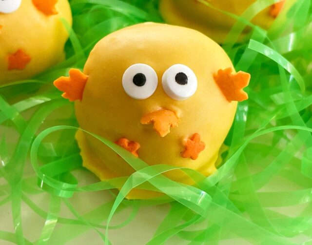 Chick Cake Pops - Easter Treats - no sticks - EmilyFabulous