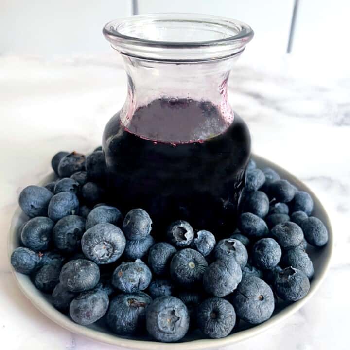 Blueberry Simple Syrup | EmilyFabulous